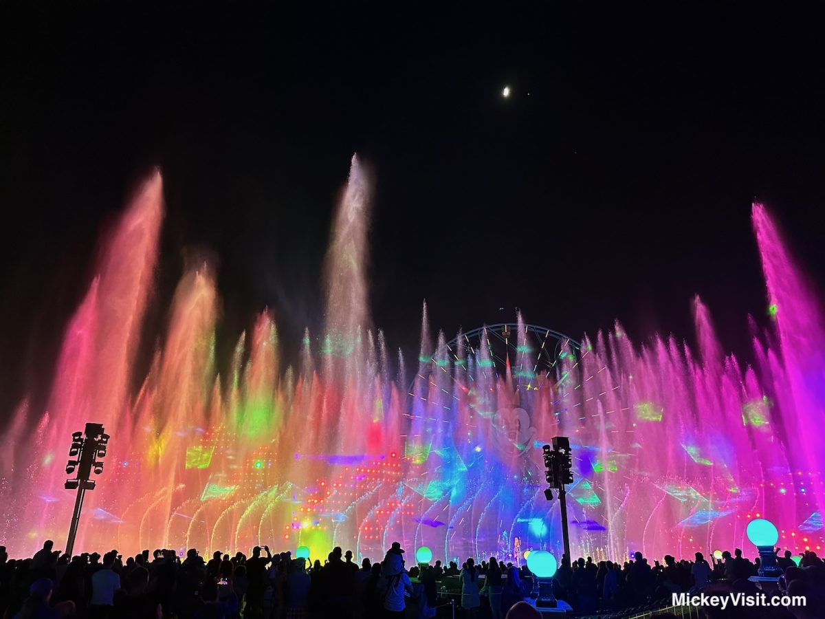 Disneyland Grad Nites 2025: Dates, Crowds, Tips