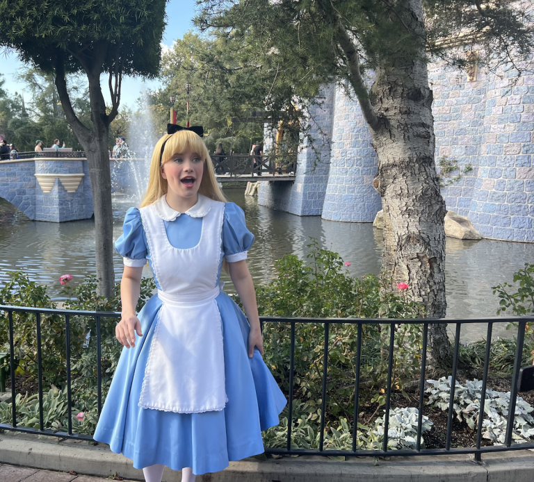 Disneyland Characters, the Ultimate Guide + Disneyland Character List ...