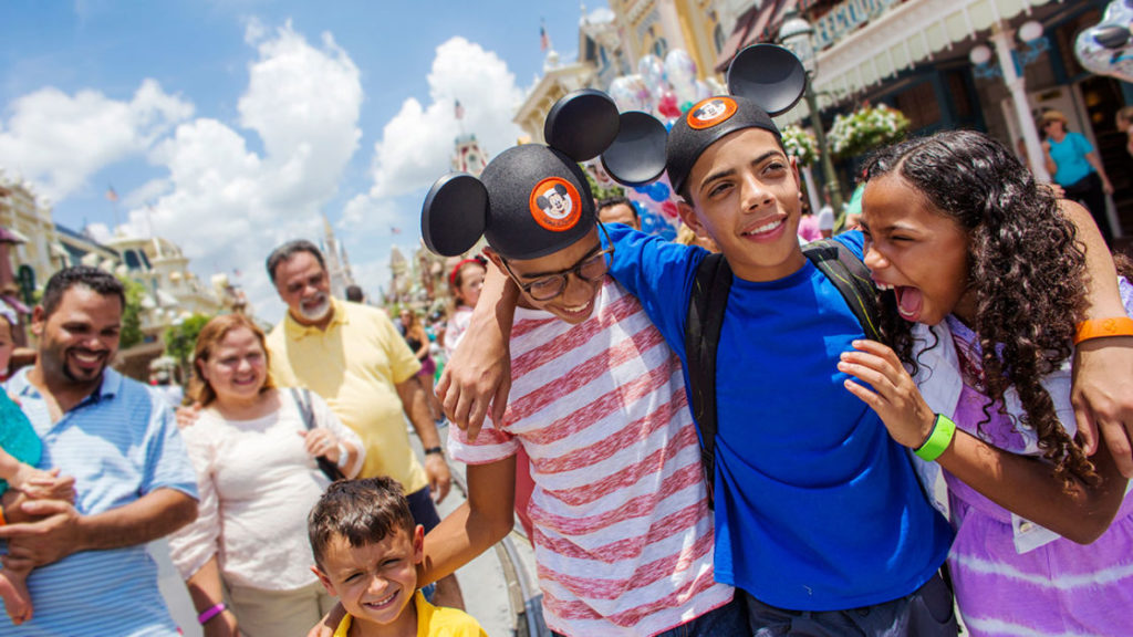 Top 6 Things to Know at Disneyland with a Large Group