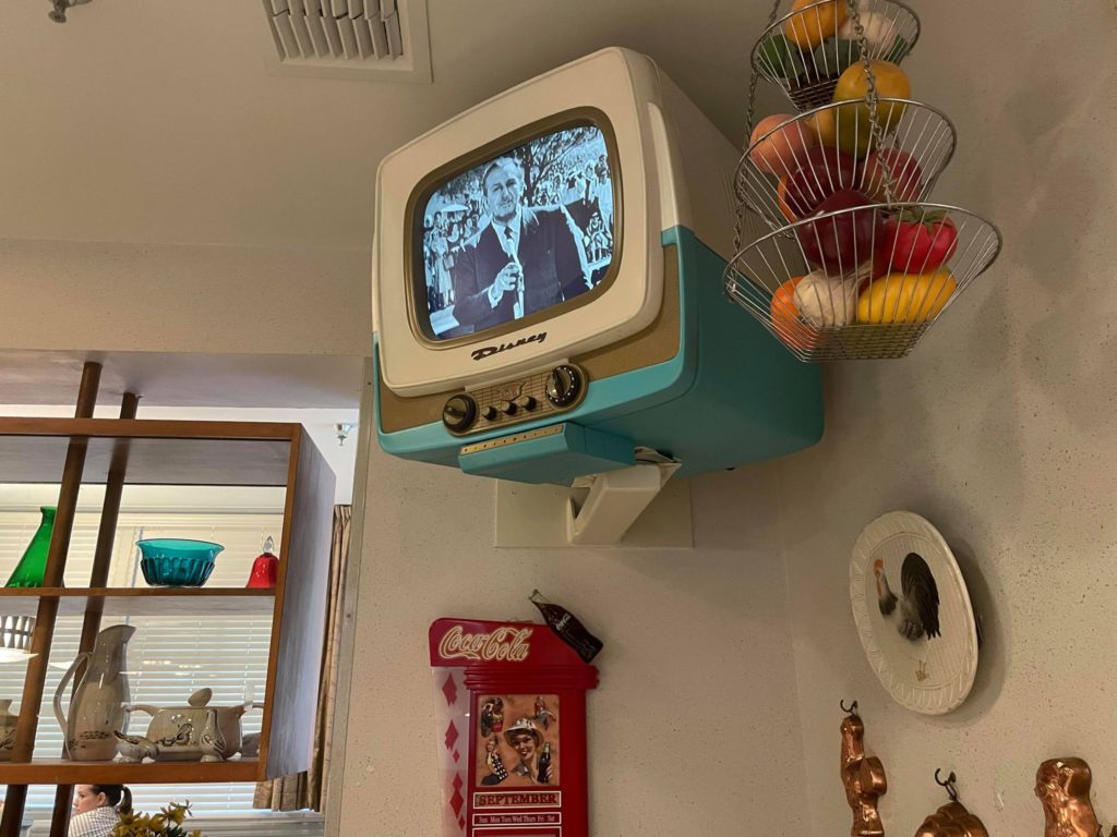 50's Prime Time Café Review: Comfort Food in Mom's Kitchen