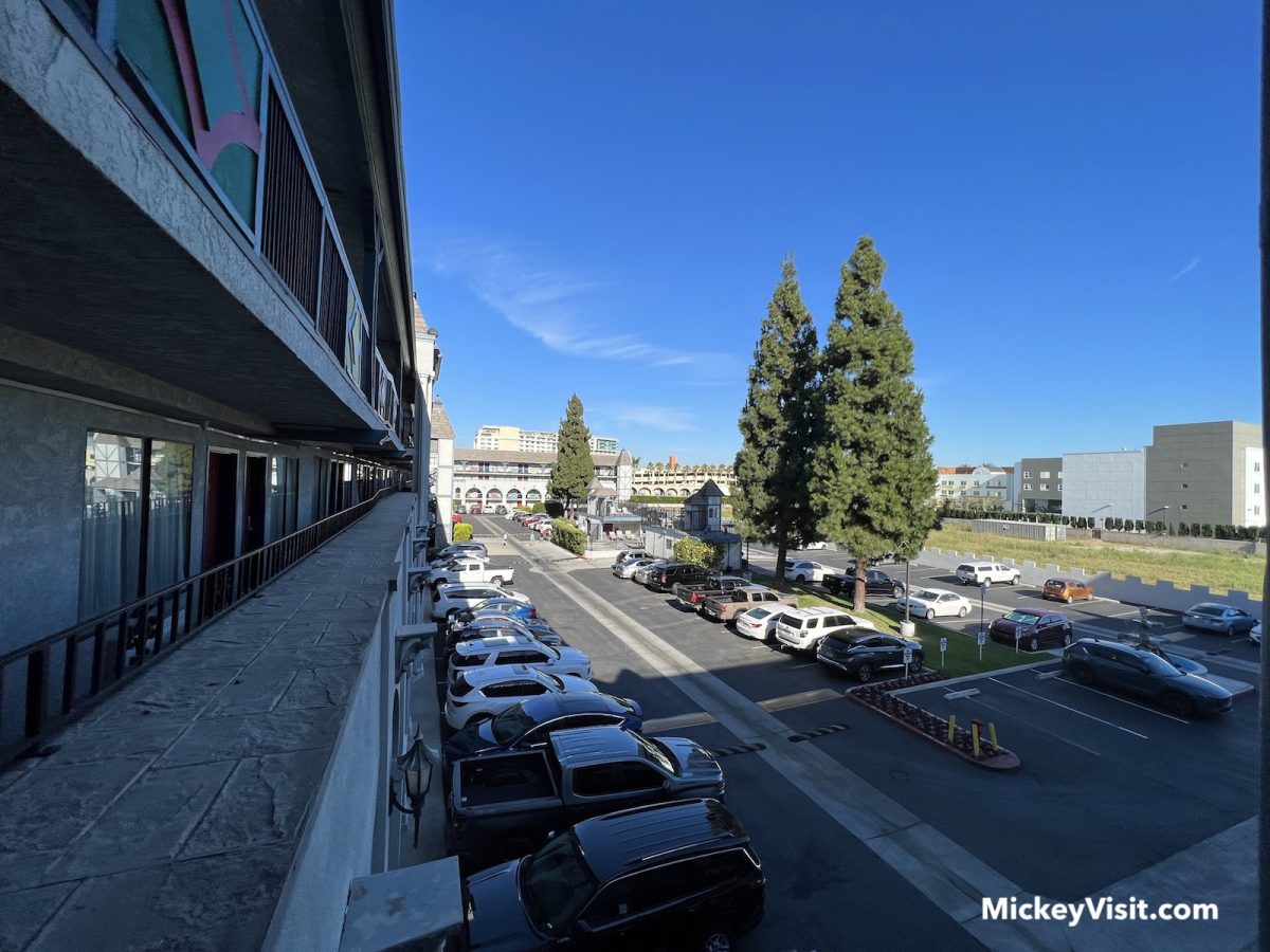 Castle Inn and Suites Review: Hotels for Families near Disneyland