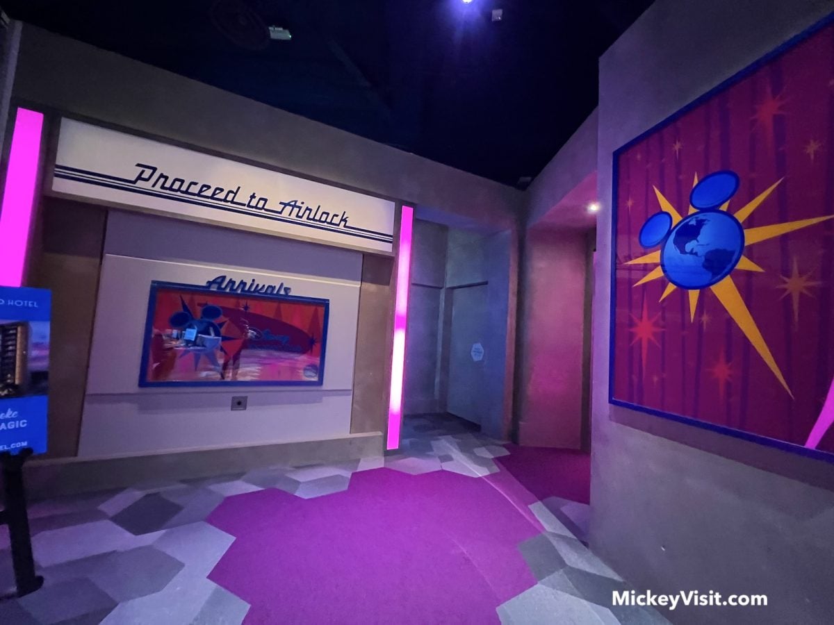 Disney Vacation Club Lounge at Disneyland - PHOTOS, Details