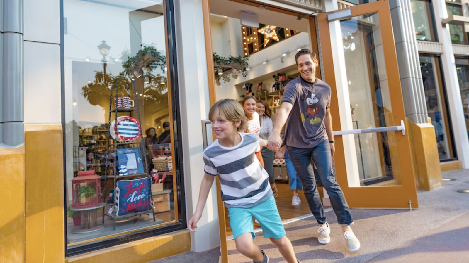 Don't Be This Person At Disney Parks—Here Are The 12 Most Annoying ...