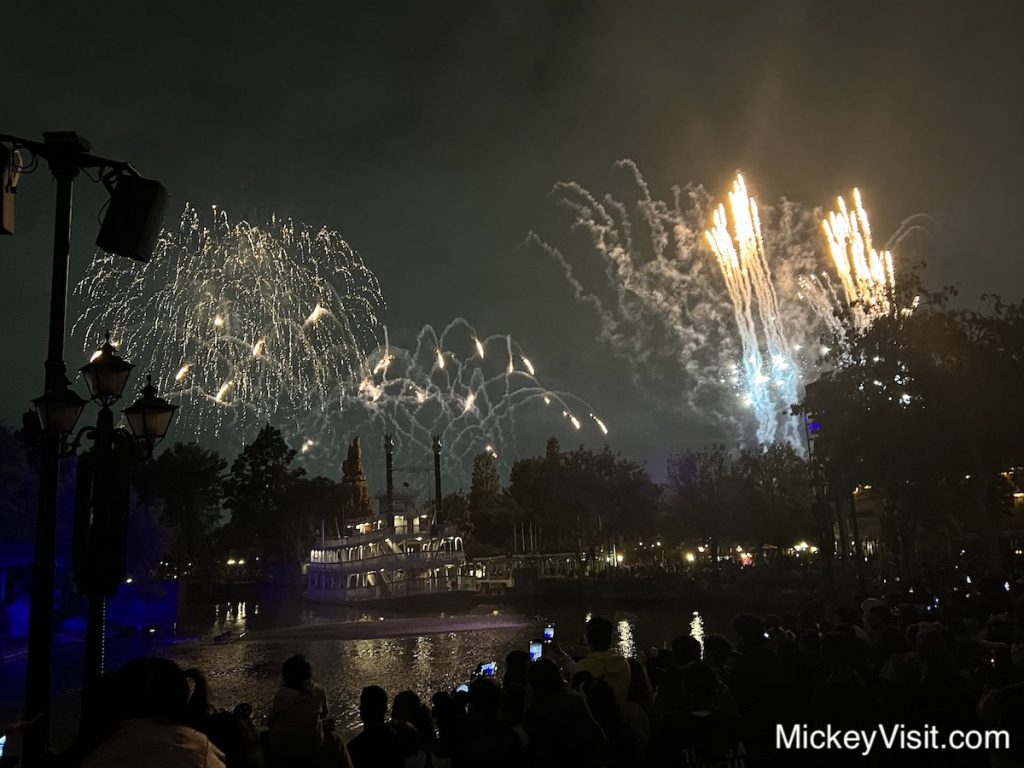 Here Are Way Less Crowded Views For Fireworks at Disneyland - Mickey ...