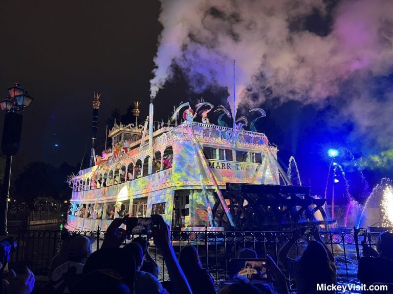 Disneyland Fantasmic! 2025- Viewing Areas Map, Times, Dining Packages