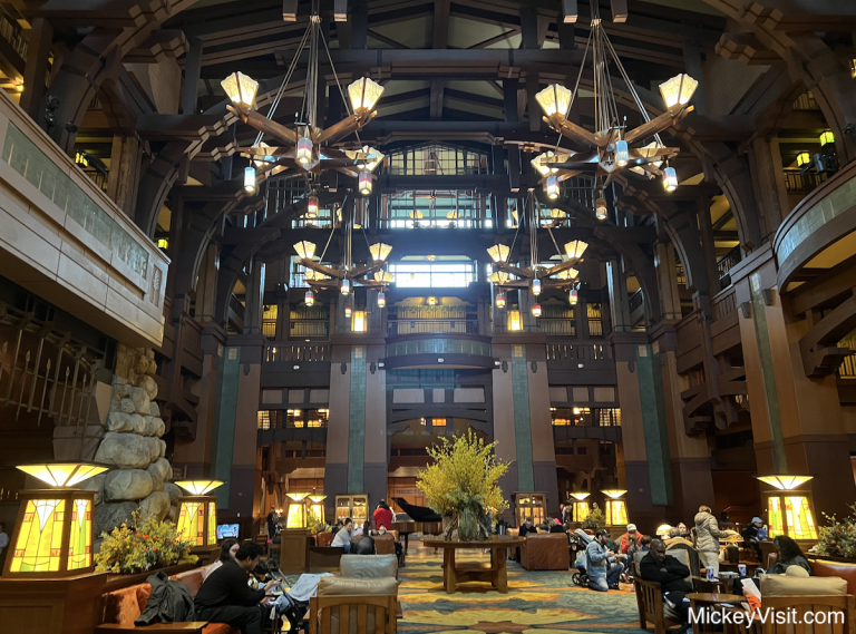 20 Secret Disneyland Quiet Spots Many Regulars Don't Even Know