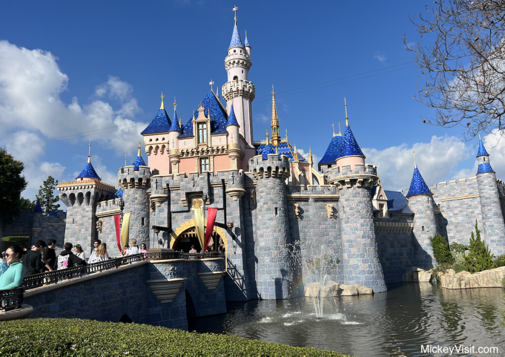 20 Secret Disneyland Quiet Spots Many Regulars Don't Even Know