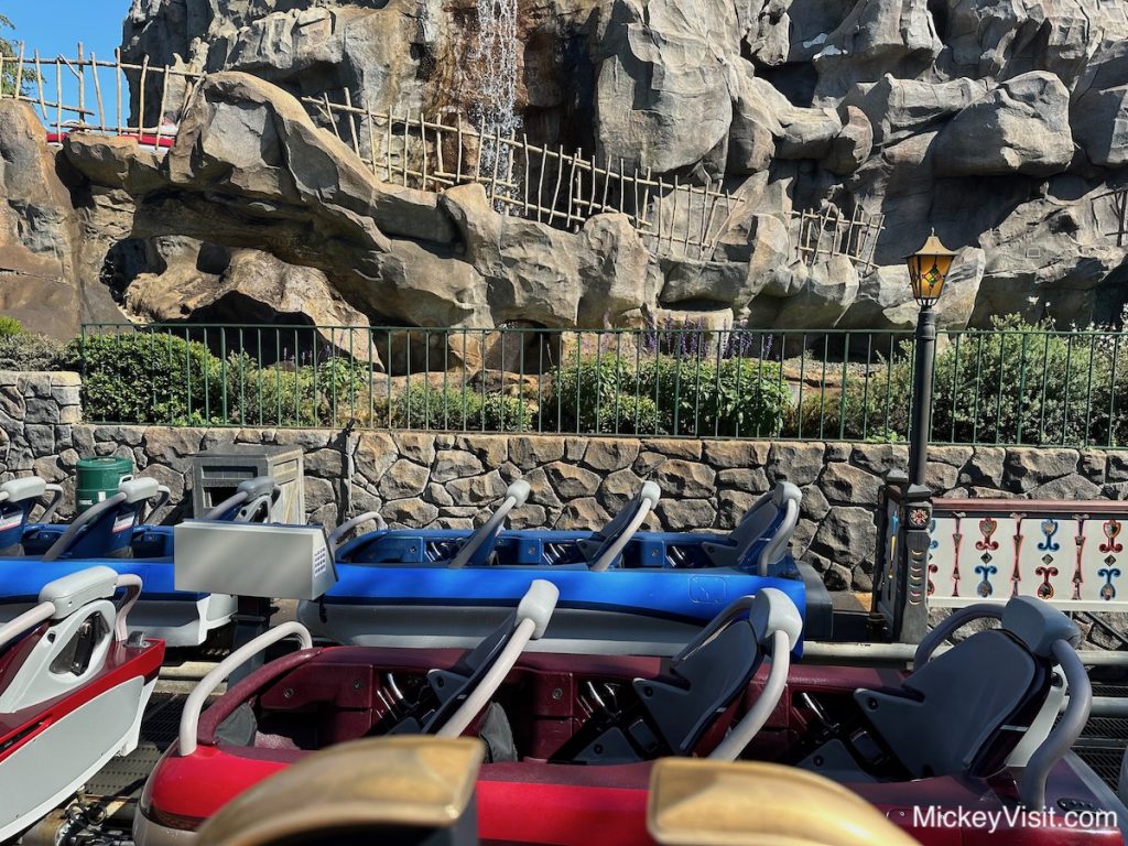 AAA Disneyland Discount Tickets 2025 - Prices, Buying Tips - Mickey ...