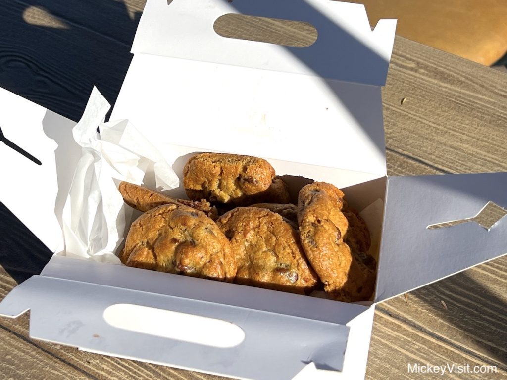 We Tried Disneyland’s “Viral” Chocolate Chip Cookies!
