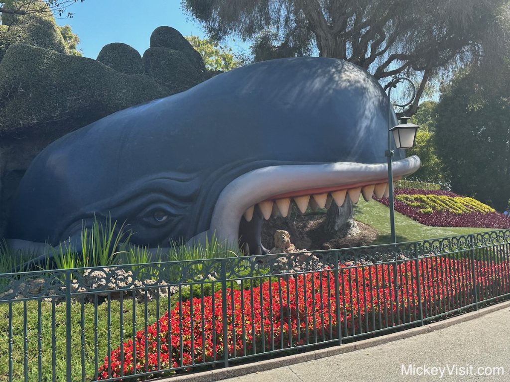 This Disneyland Ride Has a Secret Guest Book—Here's Who Gets to Sign It ...