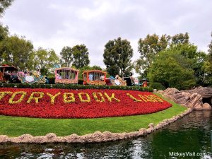 This Disneyland Ride Has a Secret Guest Book—Here's Who Gets to Sign It ...