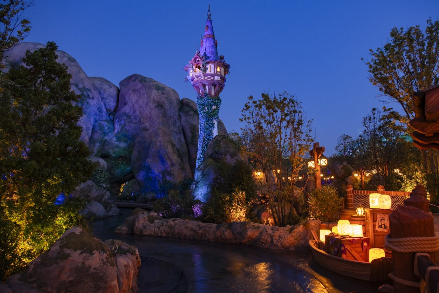 PHOTOS! First Ever Disney Tangled Ride Takes Guests to Lantern ...