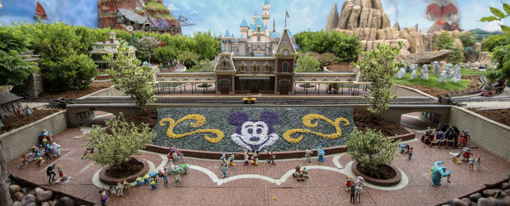Architect Built Mini-Disneyland in Backyard Over 25 Years - You Have to ...
