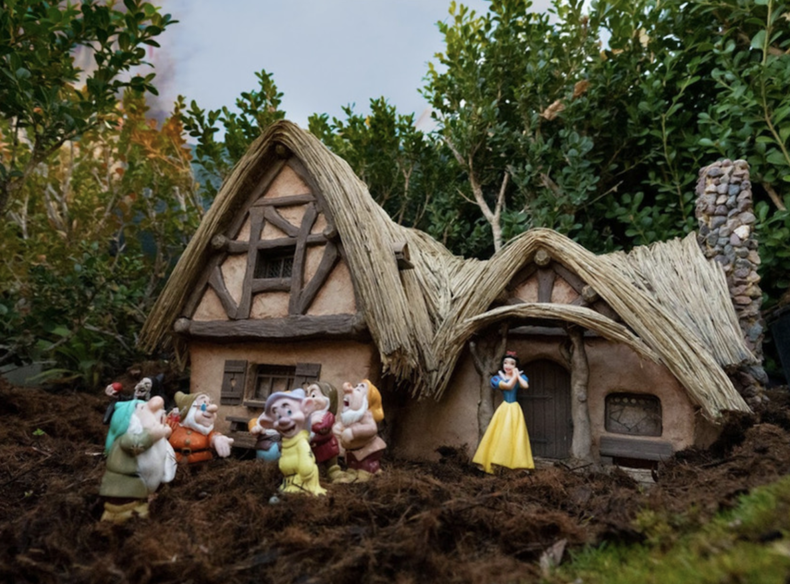 Architect Built Mini-Disneyland in Backyard Over 25 Years - You Have to ...