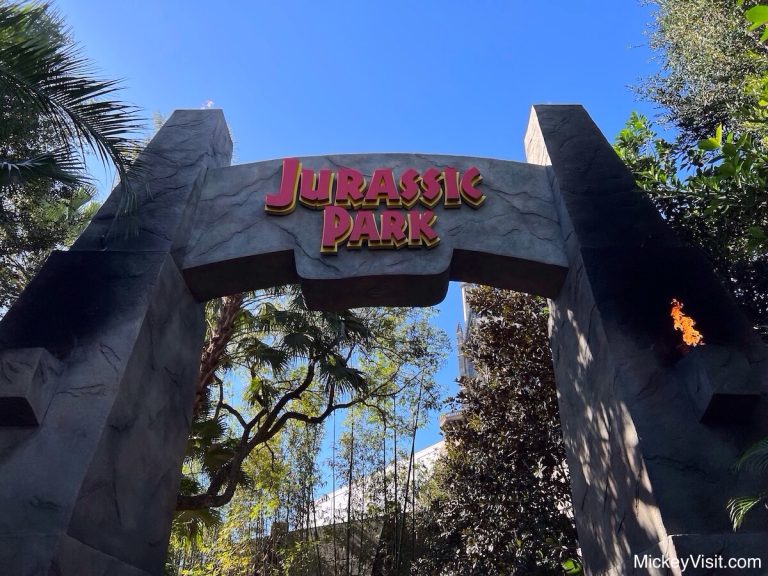 Discover Jurassic Park at Universal Orlando! Top Tips For Dinosaur Area ...