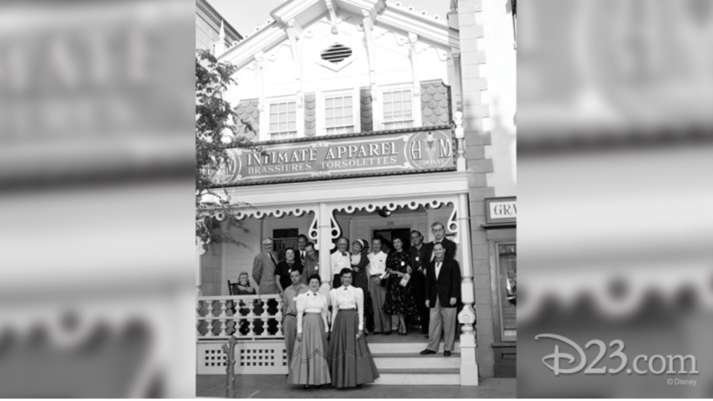 11 Weird Things We Can't Believe Were Once at Disneyland - Mickey Visit ...
