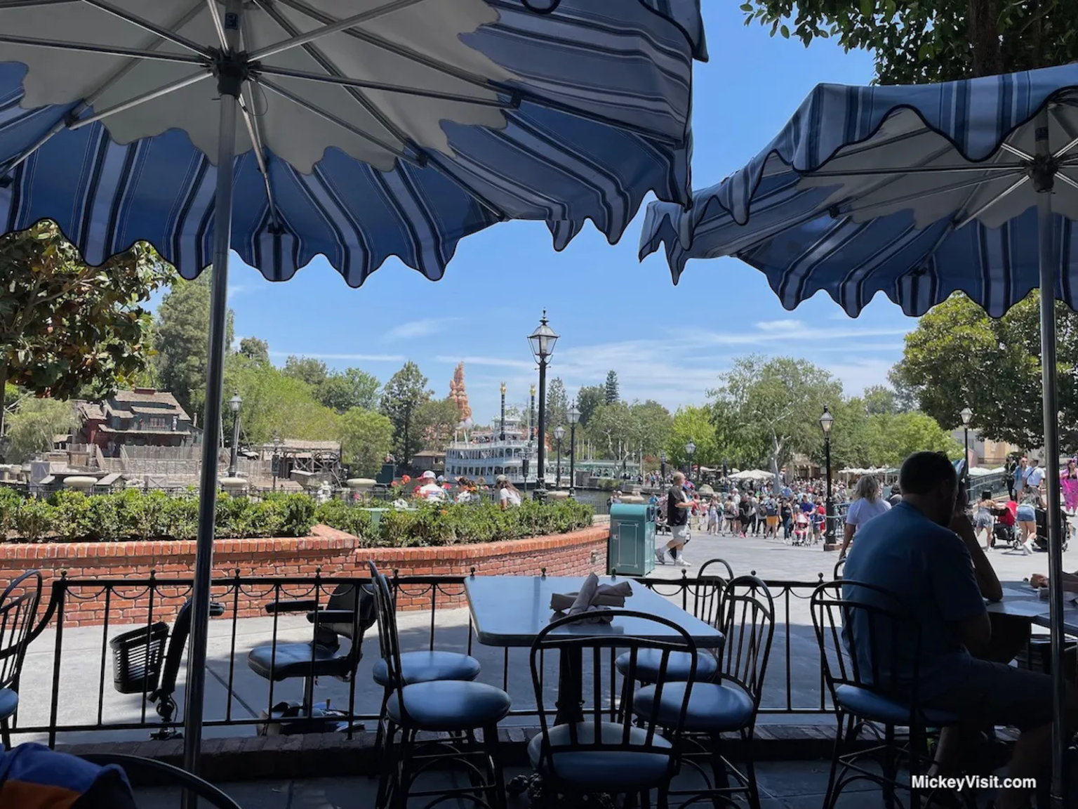 7 Tips to Get Disneyland Dining Reservations Even at Best Spots