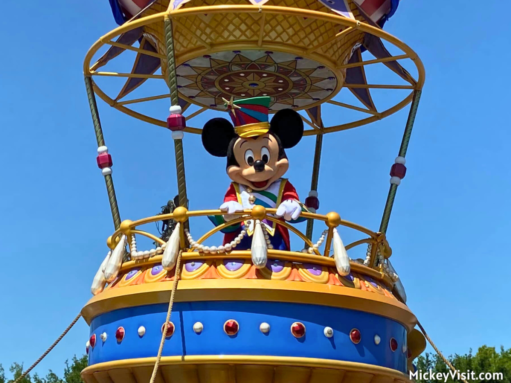 10 Incredible Behind-the-Scenes Secrets of Mickey and Minnie's Runaway ...