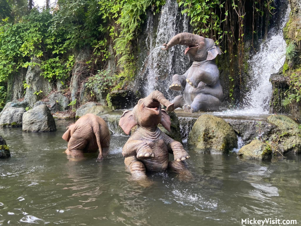 14 Ways That Disney World Uses Landscaping to Create Immersive ...