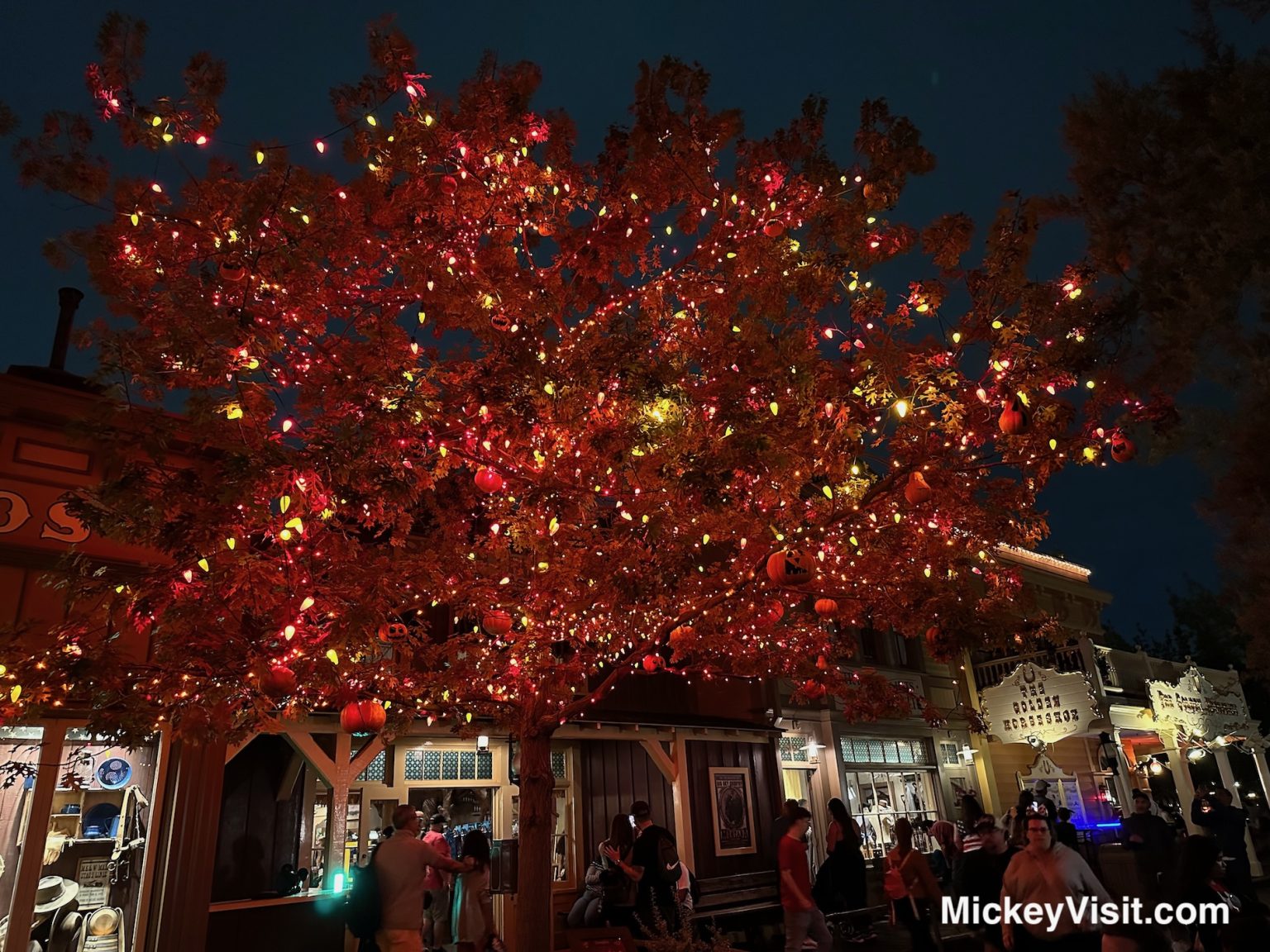 This Disneyland Tree is Decorated to Honor One of Disney's Biggest ...