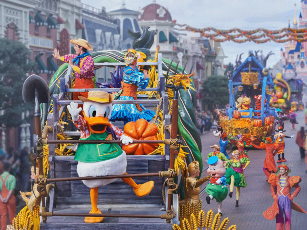 How Disney Parks Celebrate Holidays Around the World - Mickey Visit ...