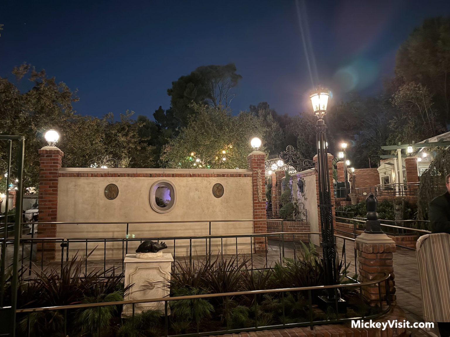 BREAKING! Disneyland Haunted Mansion Dropping Virtual Queue, But Ride ...