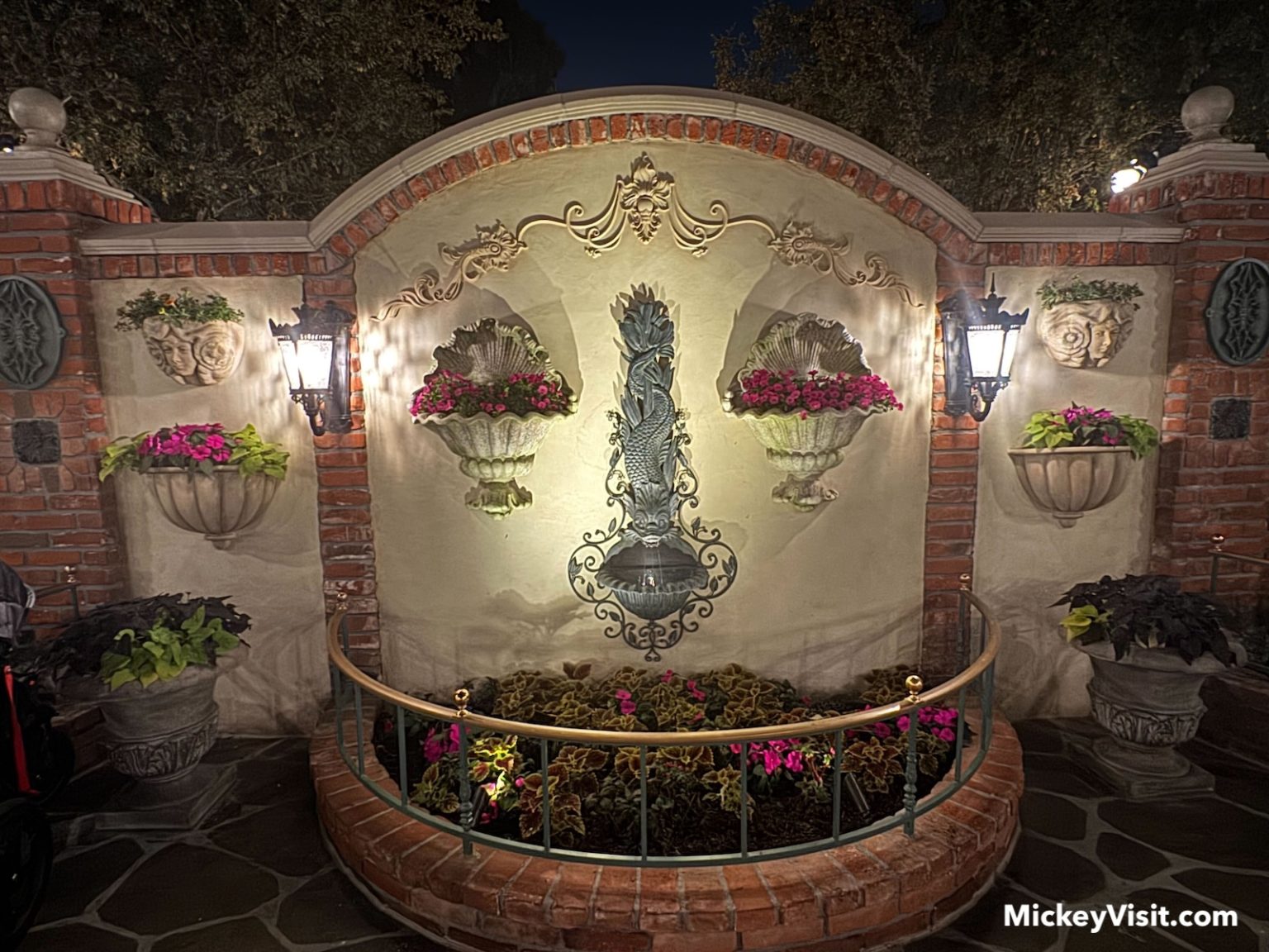 BREAKING! Disneyland Haunted Mansion Dropping Virtual Queue, But Ride ...