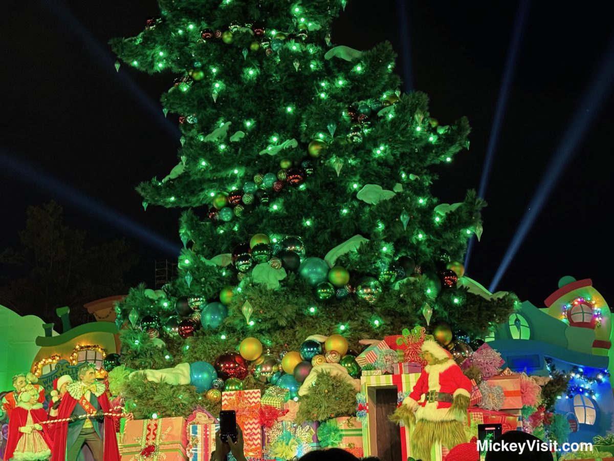 How to Meet the Grinch at Universal Studios Hollywood - Mickey Visit ...