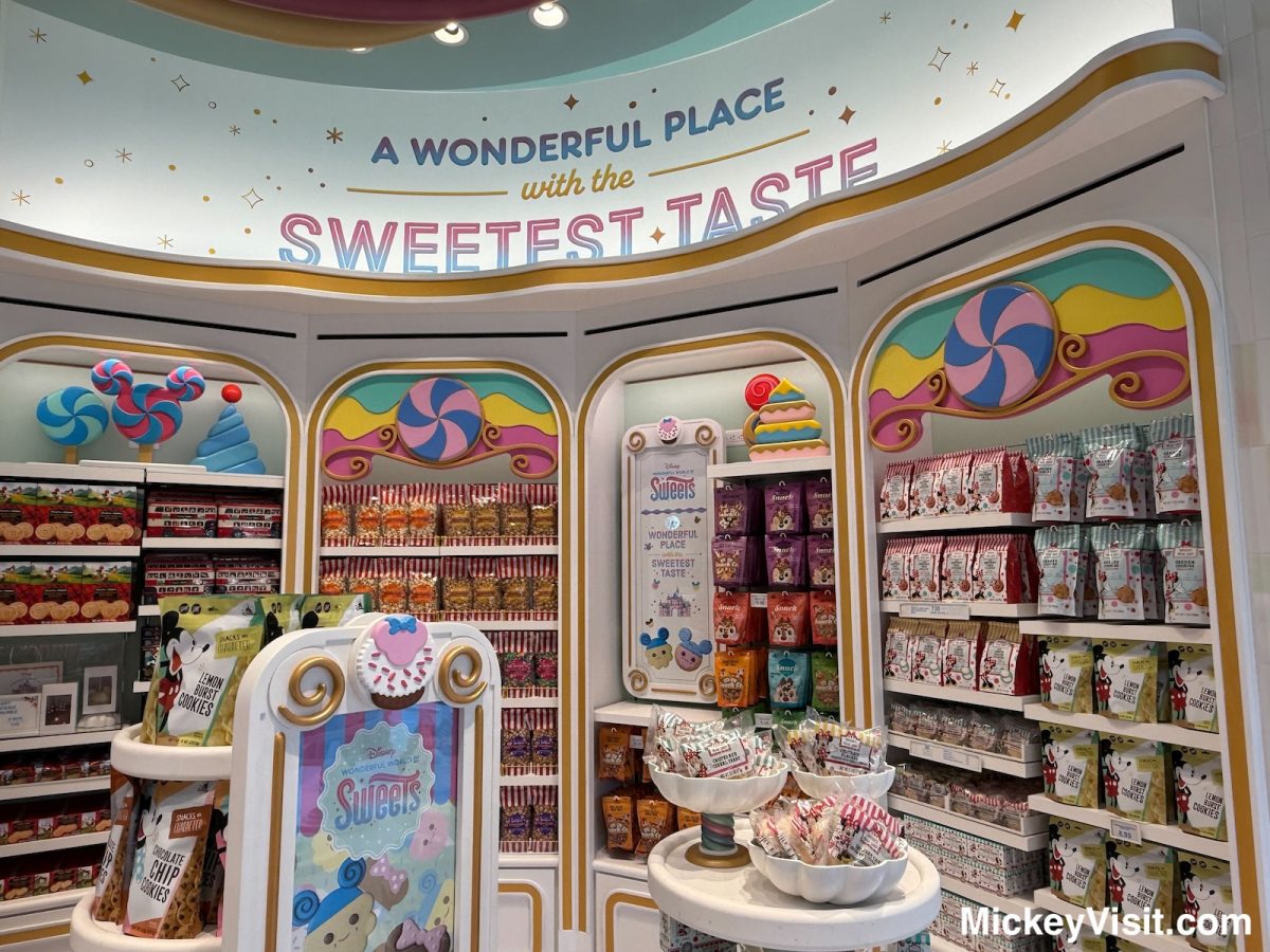 New Disneyland Sweet Shop Opens Featuring Beloved Disney World Snack ...