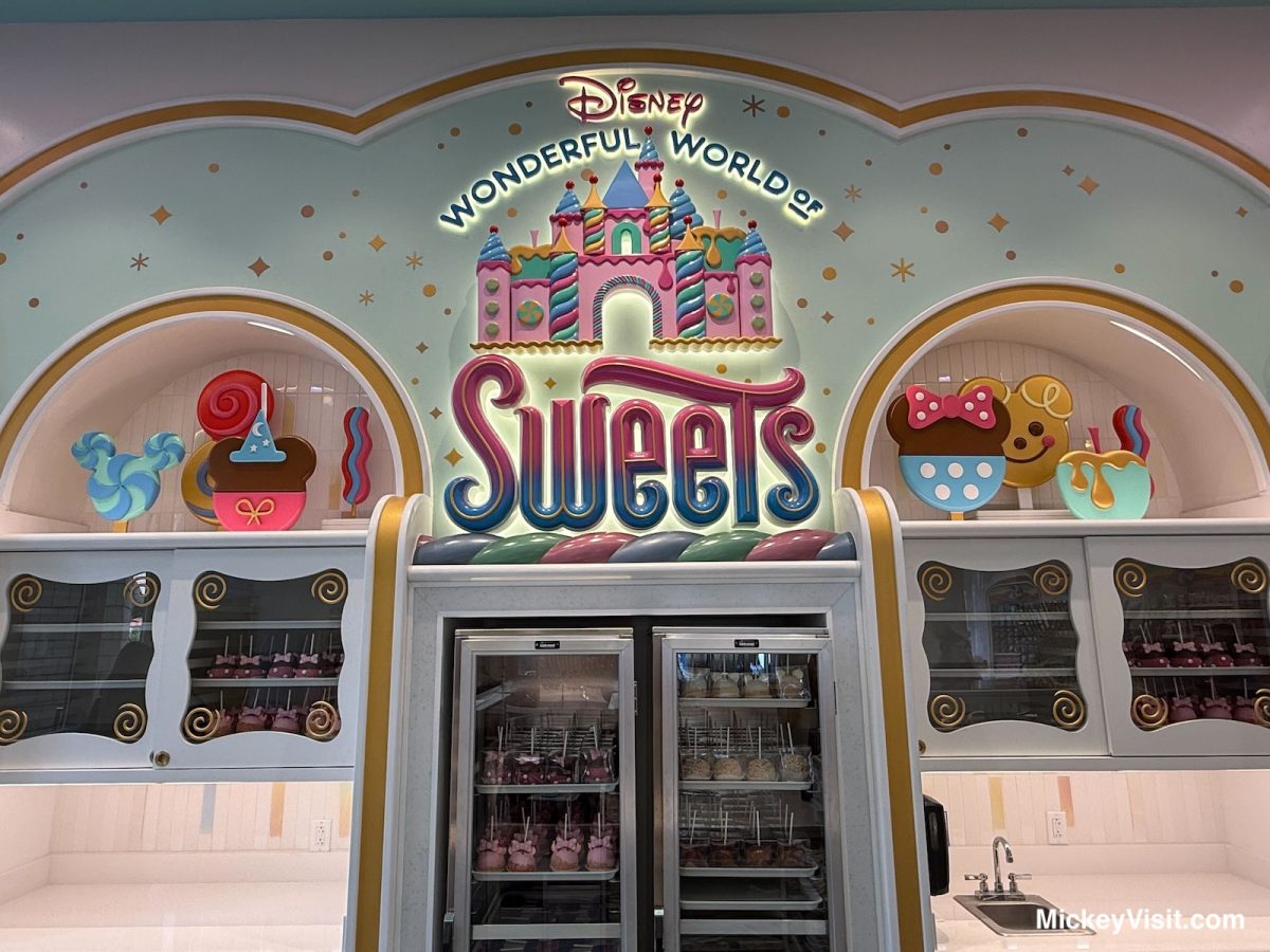 New Disneyland Sweet Shop Opens Featuring Beloved Disney World Snack ...