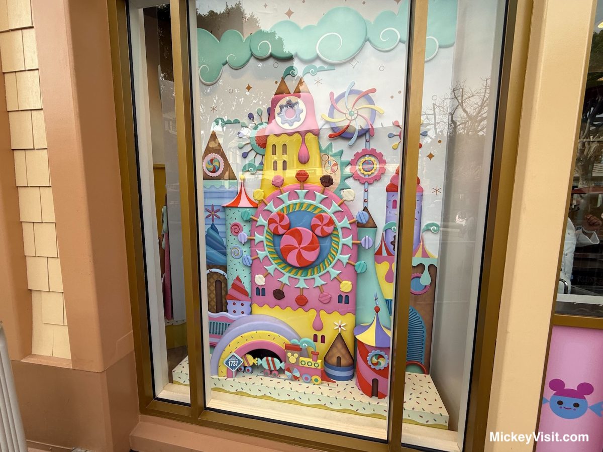 New Disneyland Sweet Shop Opens Featuring Beloved Disney World Snack ...