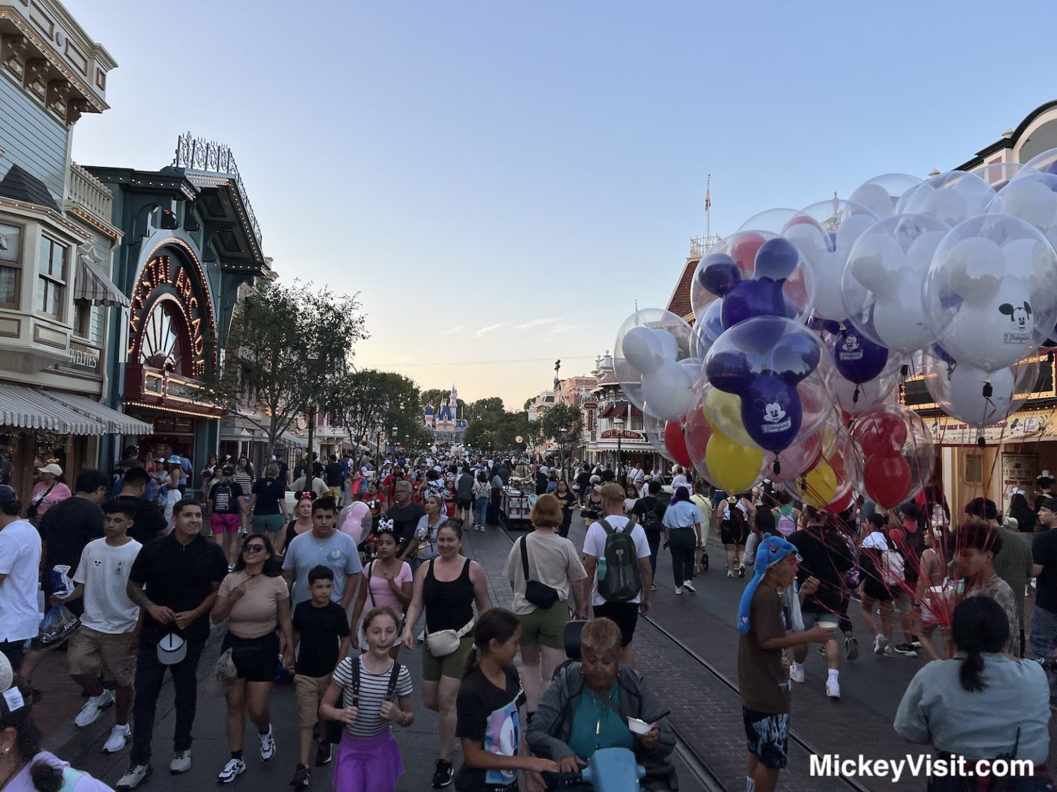 11 Things You Need to Know If You're Visiting Disneyland During Spring ...