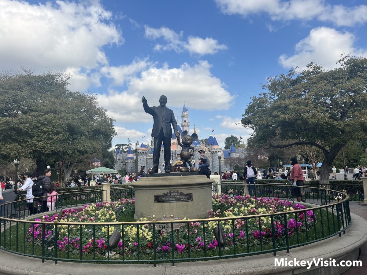 Disneyland Resort - Mickey Visit - Disney News & Planning Tips