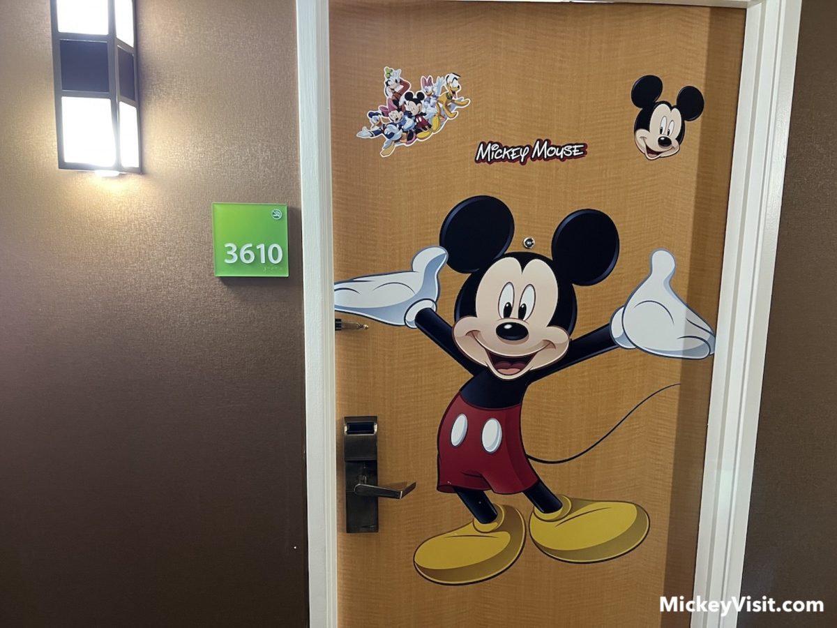 Disneyland Mickey Mouse-Themed Suite Available For $330 Per Night at ...
