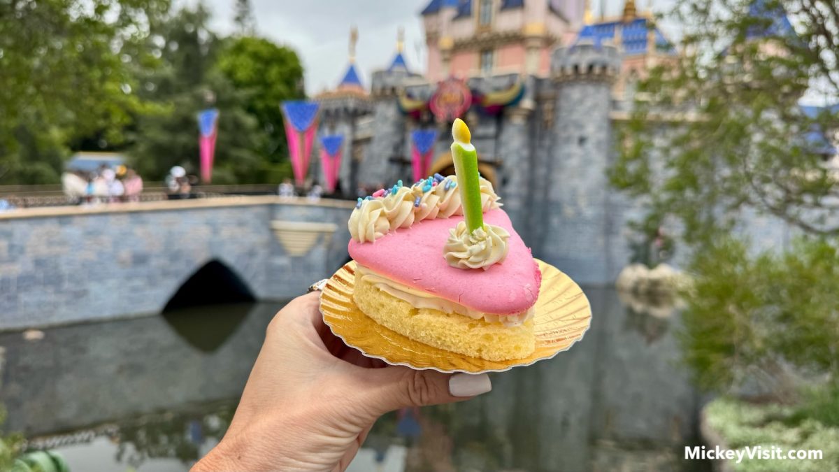 REVIEW! We Tried Some of the Cute New Disneyland 70th Anniversary Foods ...