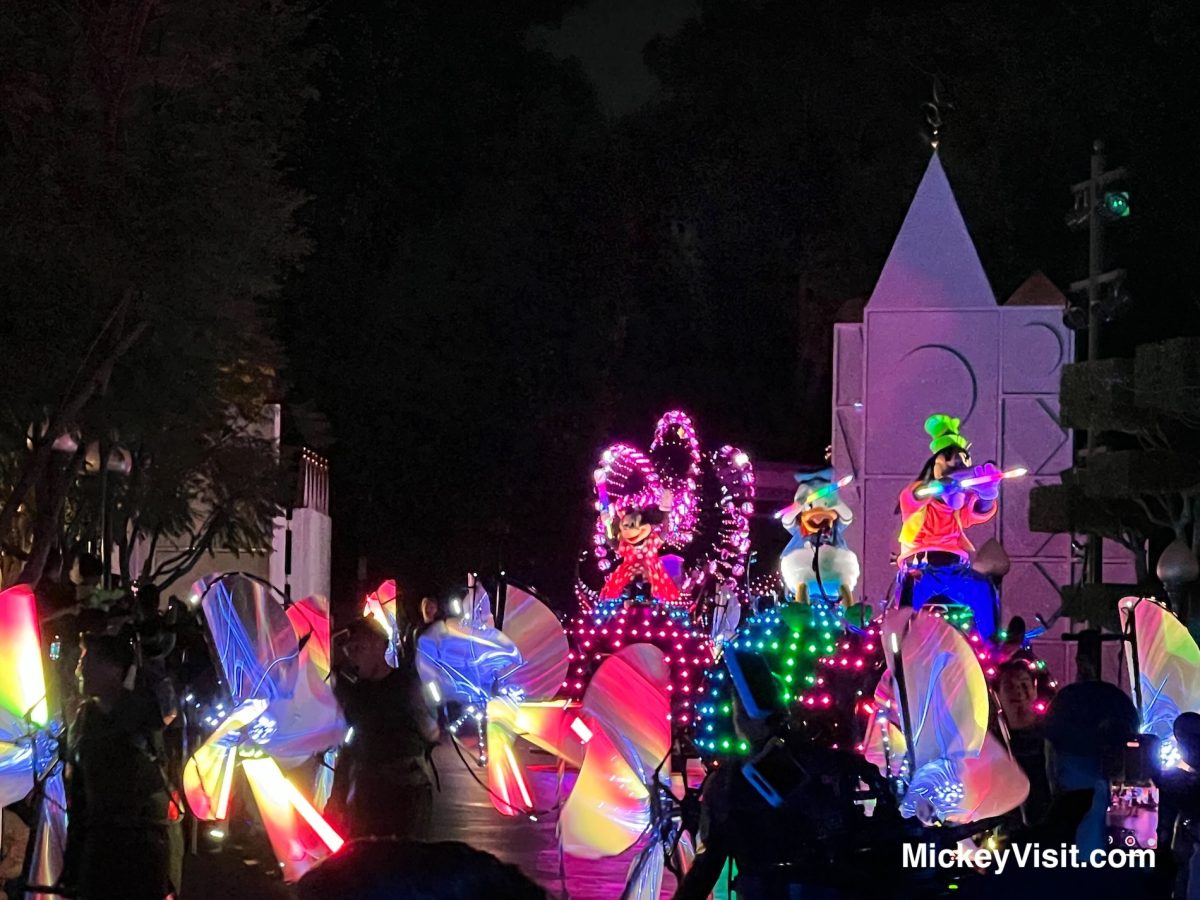 Here Are 5 Ways Disneyland Changed Paint the Night Parade. It's Back ...