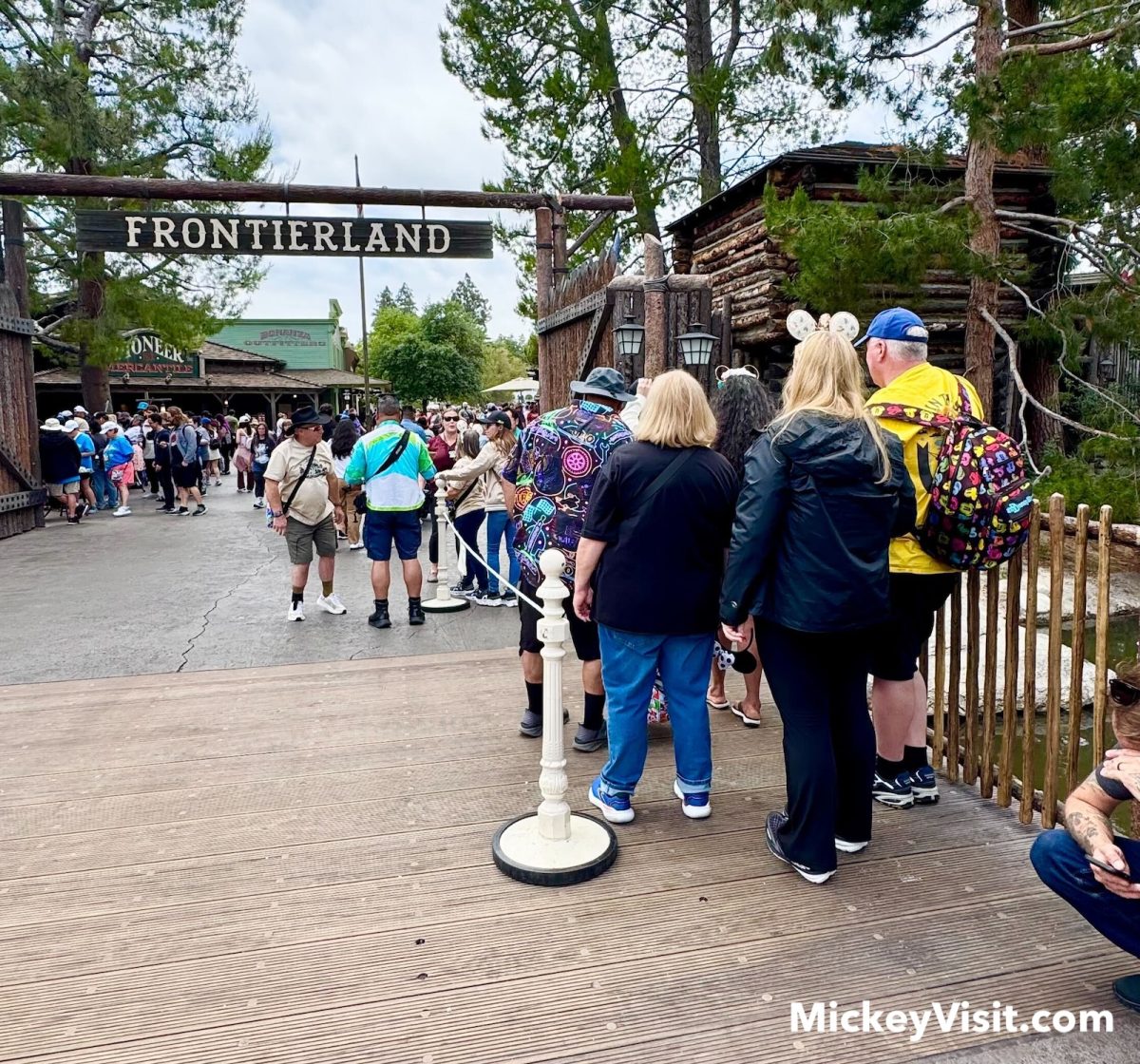 Disneyland Quietly Reintroduces Cool Private Photoshoot Experience ...