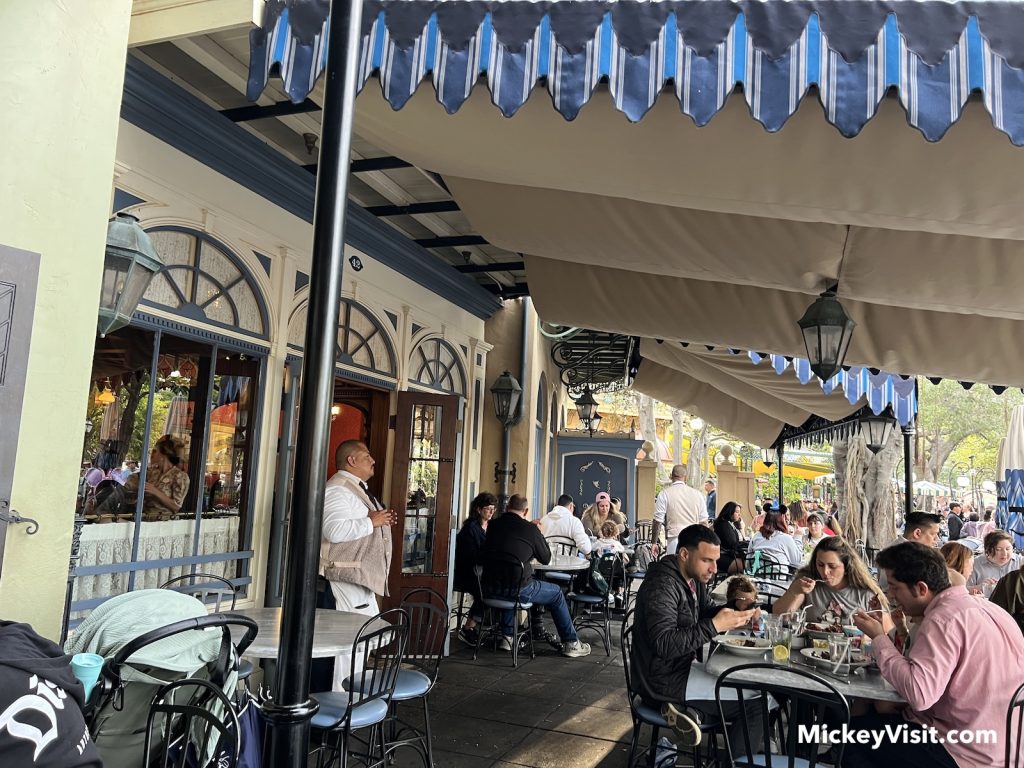 We Always Come Back to This Disneyland Restaurant With Beautiful ...