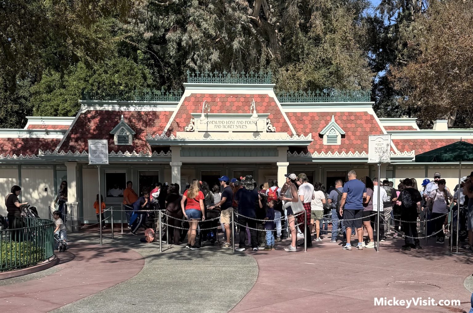 Disneyland Closes Ticket Booths in Esplanade, Shifts Guest Services
