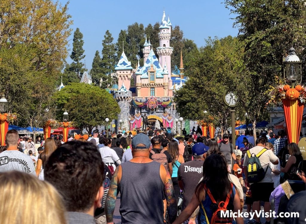 Secret Low Crowd Dates to Visit Disneyland in November & December (Plus ...